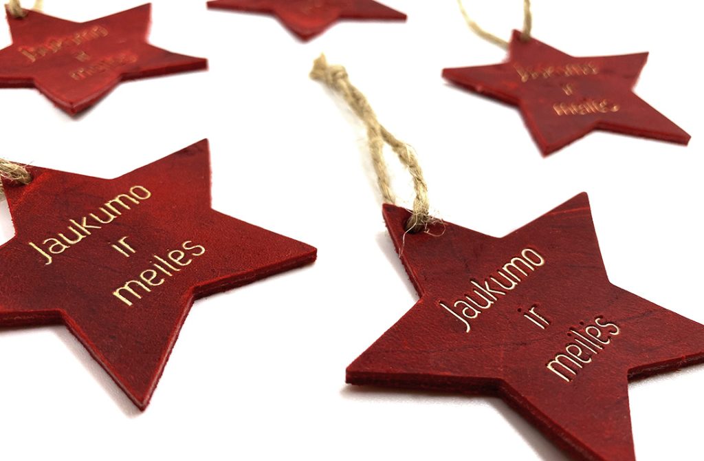 Eglutės žaisliukas – natūrali, sendinta oda, 5vnt – Alkante Shop